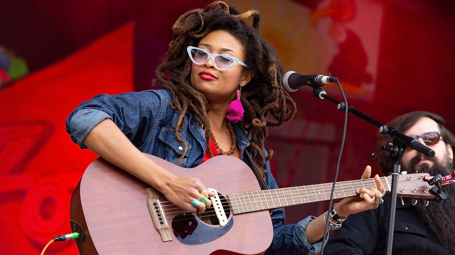Valerie June Performs ‘Astral Plane’ At 2018 Telluride Blues & Brews Festival: Pro-Shot Video