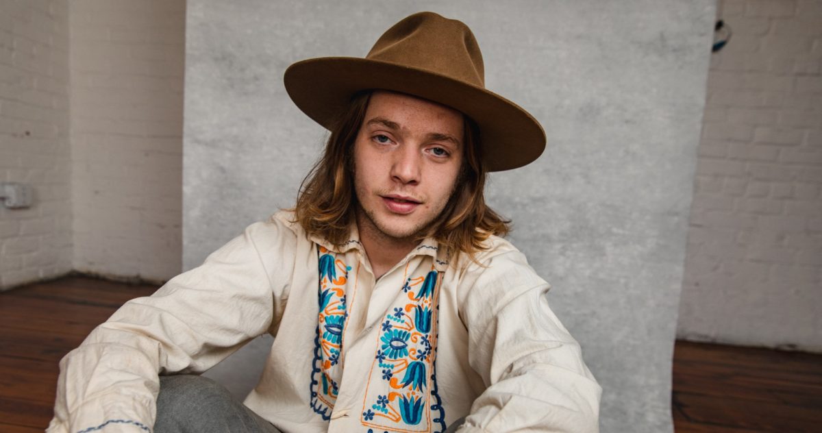 Billy Strings Shares ‘Away From The Mire’