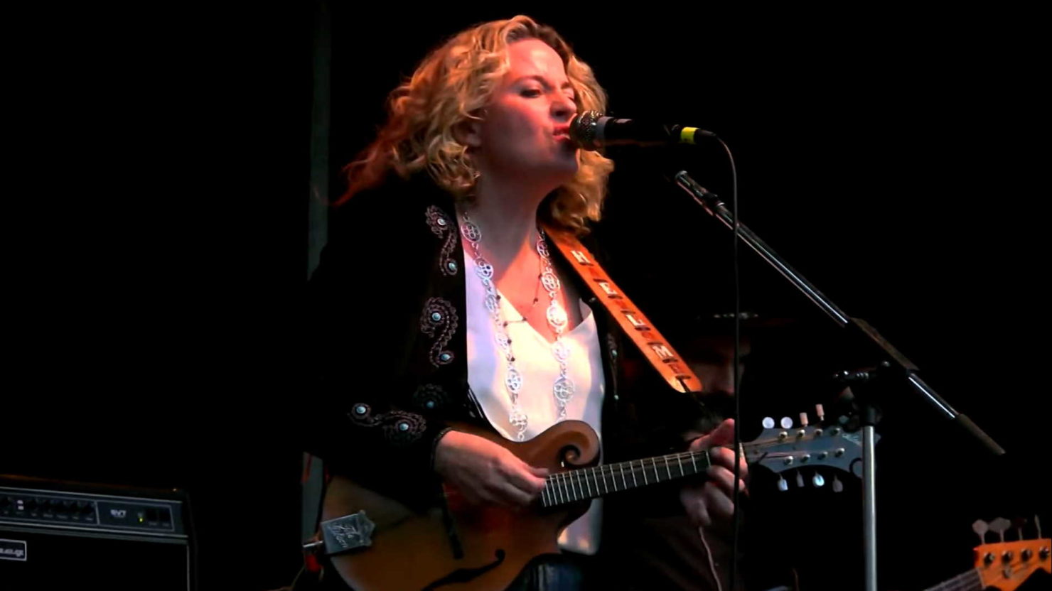 Amy Helm Covers Bruce Springsteen’s ‘Atlantic City’ At Freshgrass 2019 ...