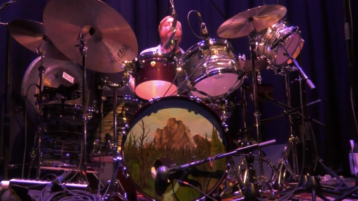Joe Russo’s Almost Dead Performs ‘Eyes Of The World’ At An Empty ...