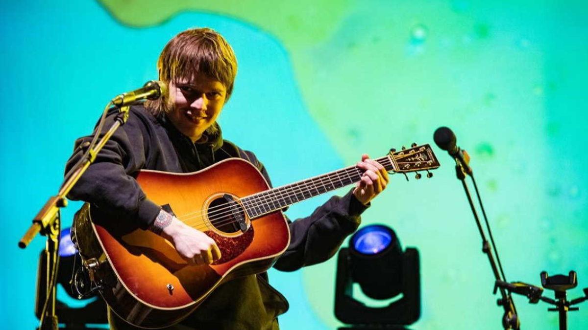 Billy Strings Debuts Grateful Dead Covers & Originals At Déjà Vu ...