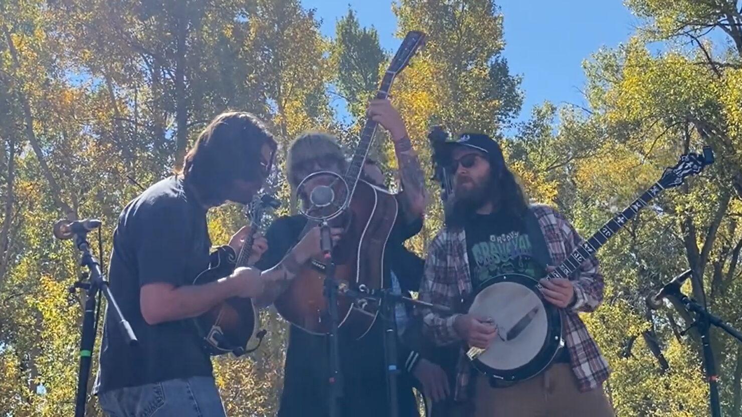 Billy Strings Plays Surprise Set, Debuts New Song & Welcomes Tyler ...