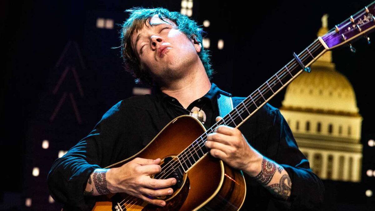 Billy Strings Performs ‘Red Daisy’ On ‘Kimmel’