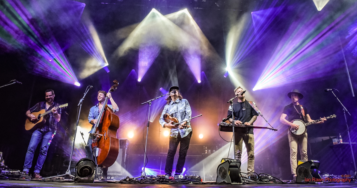 The Infamous Stringdusters Share ‘Hard Line’ Single