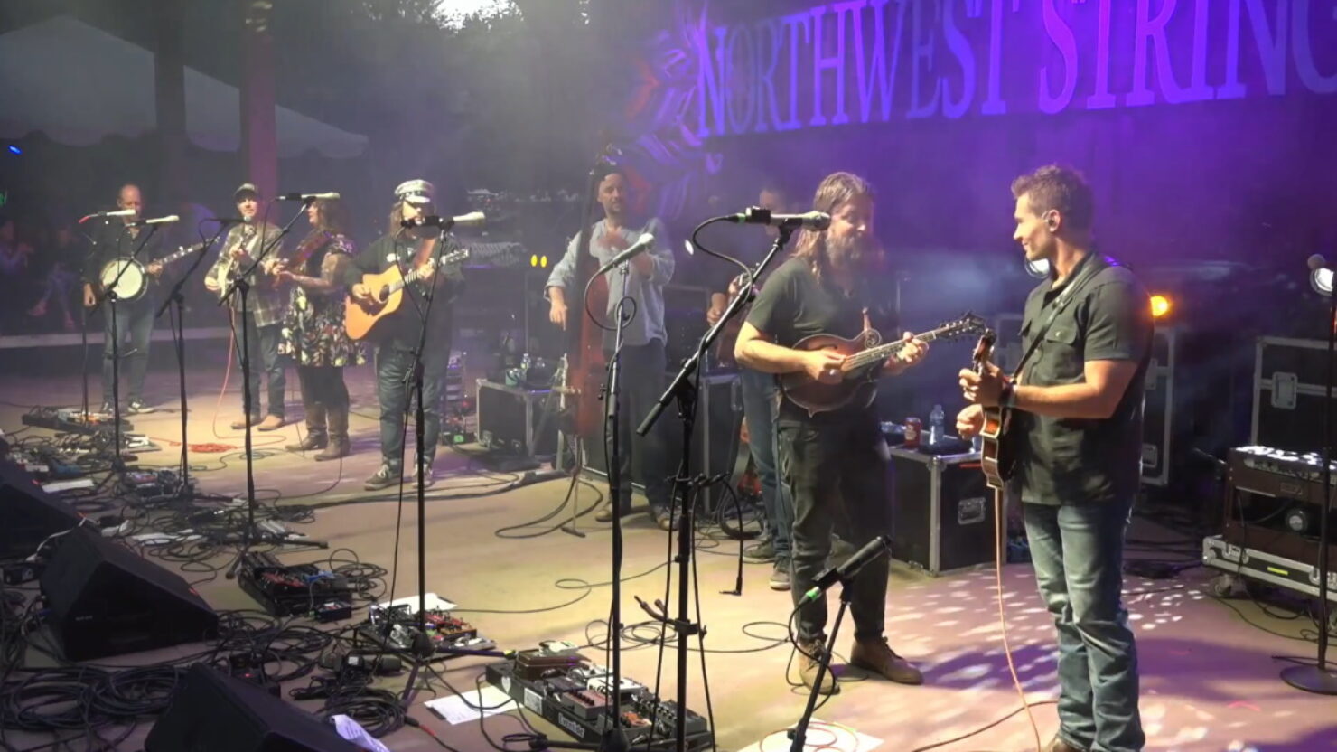 Yonder Mountain String Band Hosts Guest-Filled Set At Northwest String Summit