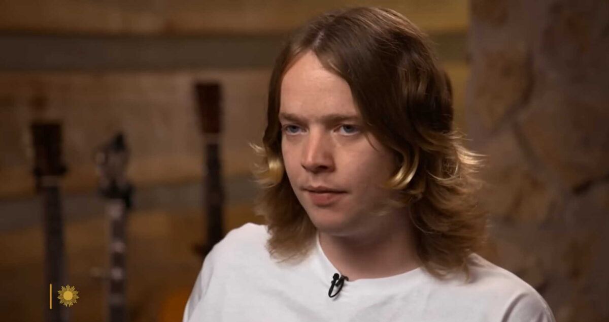 Billy Strings Talks Complicated Upbringing & Defying Odds In ‘Sunday Morning’ Profile