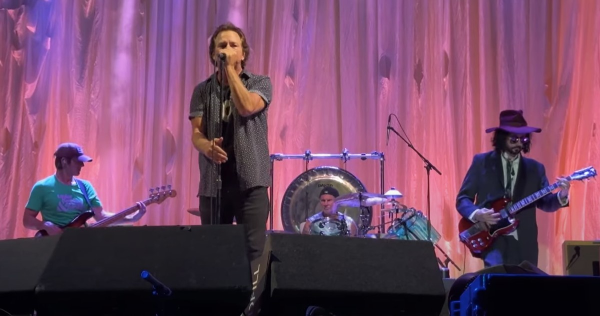 Eddie Vedder Performs Tom Petty Covers With Stevie Nicks & Mike Campbell At Ohana Fest