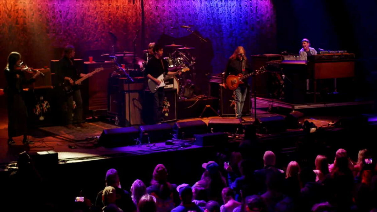 Tyler Childers Taps Warren Haynes For Torrid ‘Trudy’ Cover At Christmas Jam