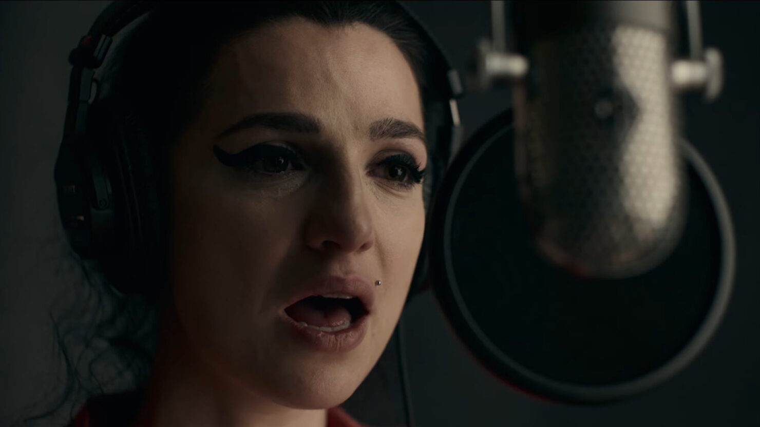 ‘Back To Black’: Watch 1st Trailer For Amy Winehouse Biopic