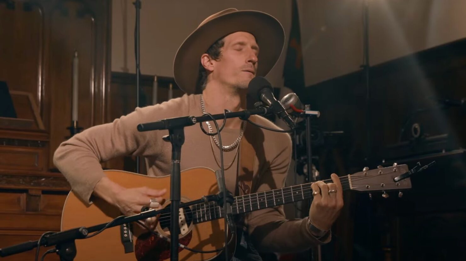 Watch David Shaw Strip Down Revivalists Songs For Intimate ‘MicroShow’ Solo Set