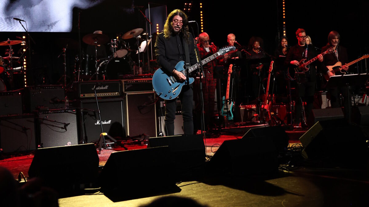 10 Highlights From Love Rocks NYC 2026 Benefit: Paul Simon, Mary J ...