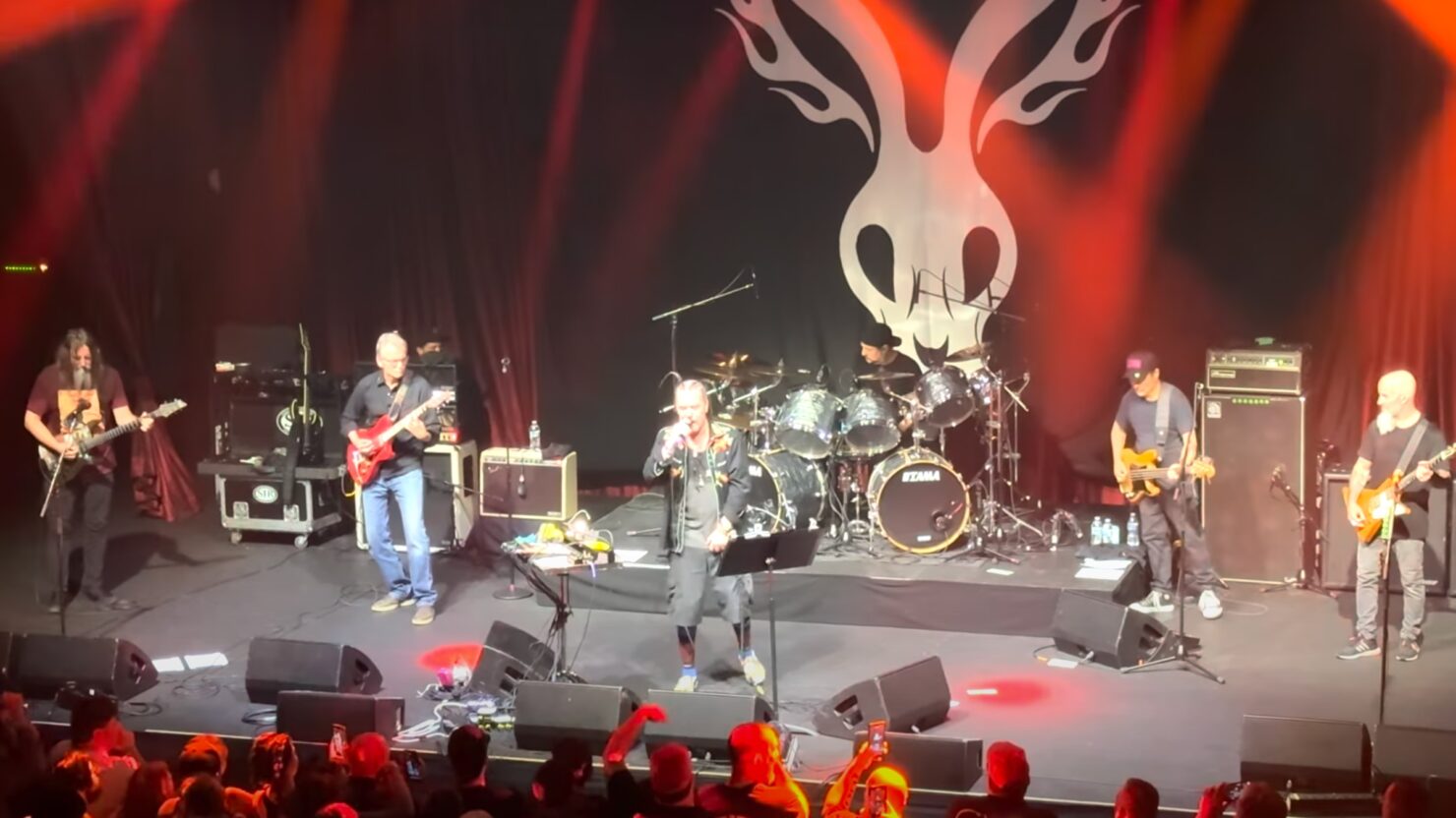 Mike Patton Welcomes Tomahawk Bandmate Duane Denison At Mr. Bungle Show ...