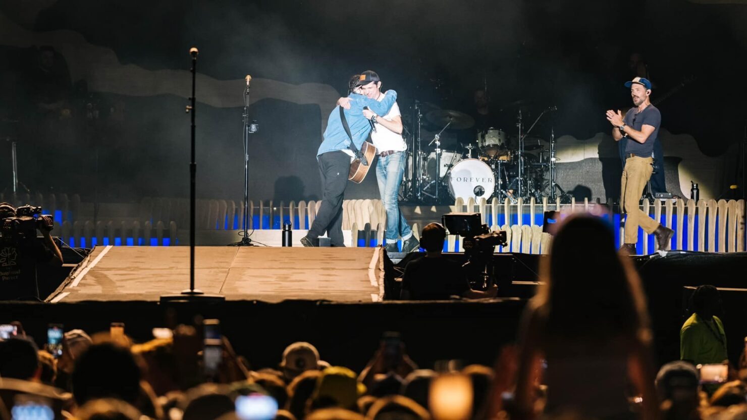 Noah Kahan Welcomes Seth & Scott Avett For 'Stick Season' Standout In ...