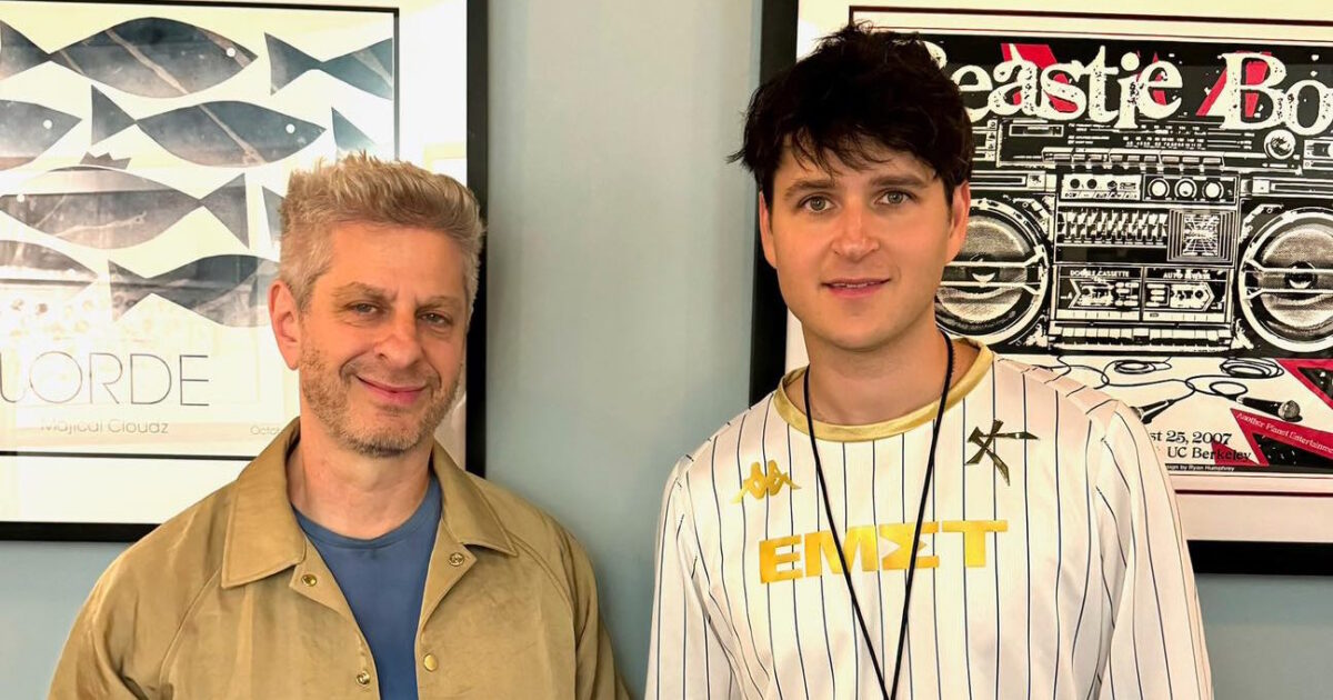 Mike Gordon Joins Vampire Weekend For Stirring Duet In British Columbia