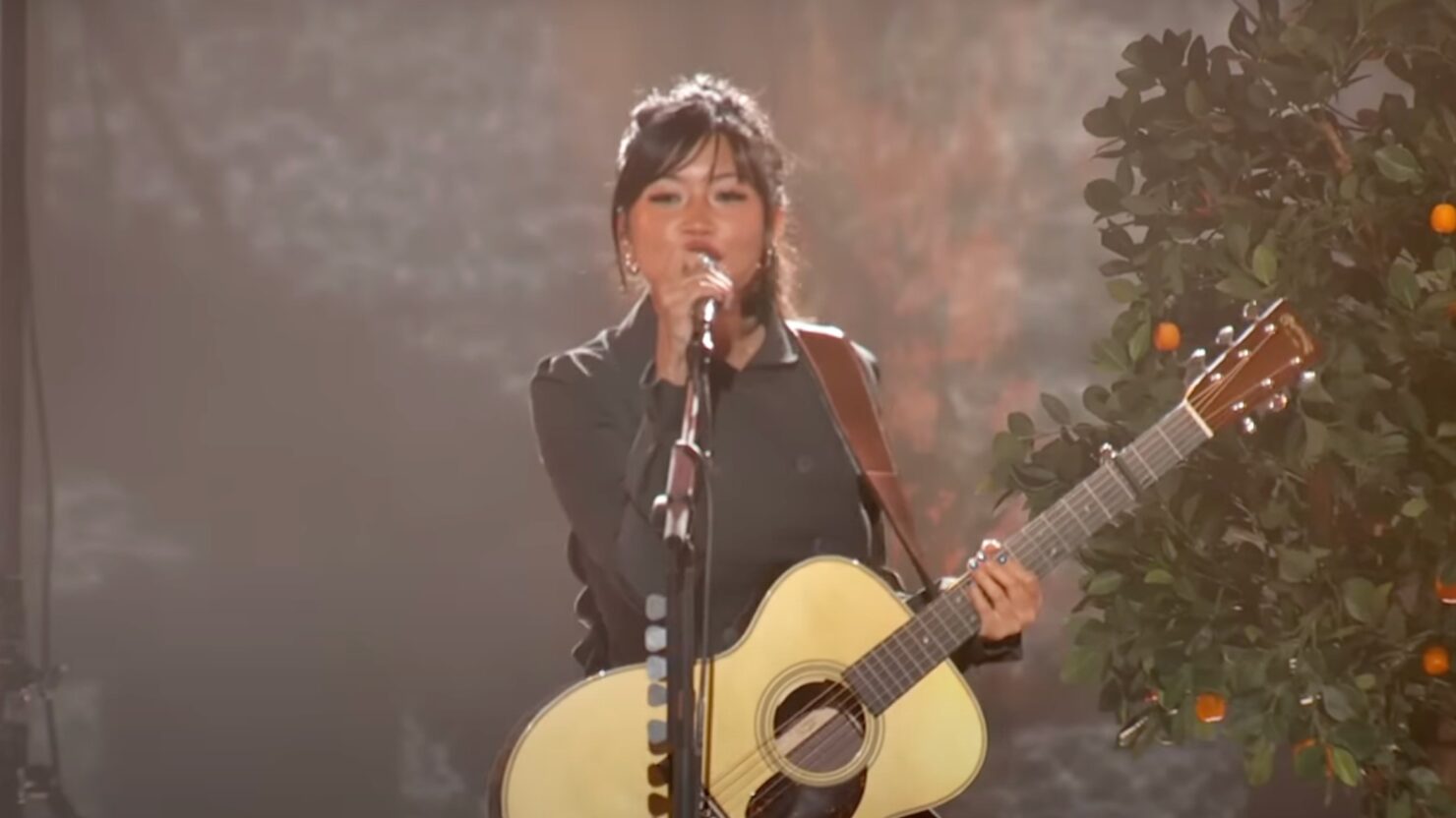 beabadoobee Brings 'Beaches' To Hollywood For 'Jimmy Kimmel Live ...