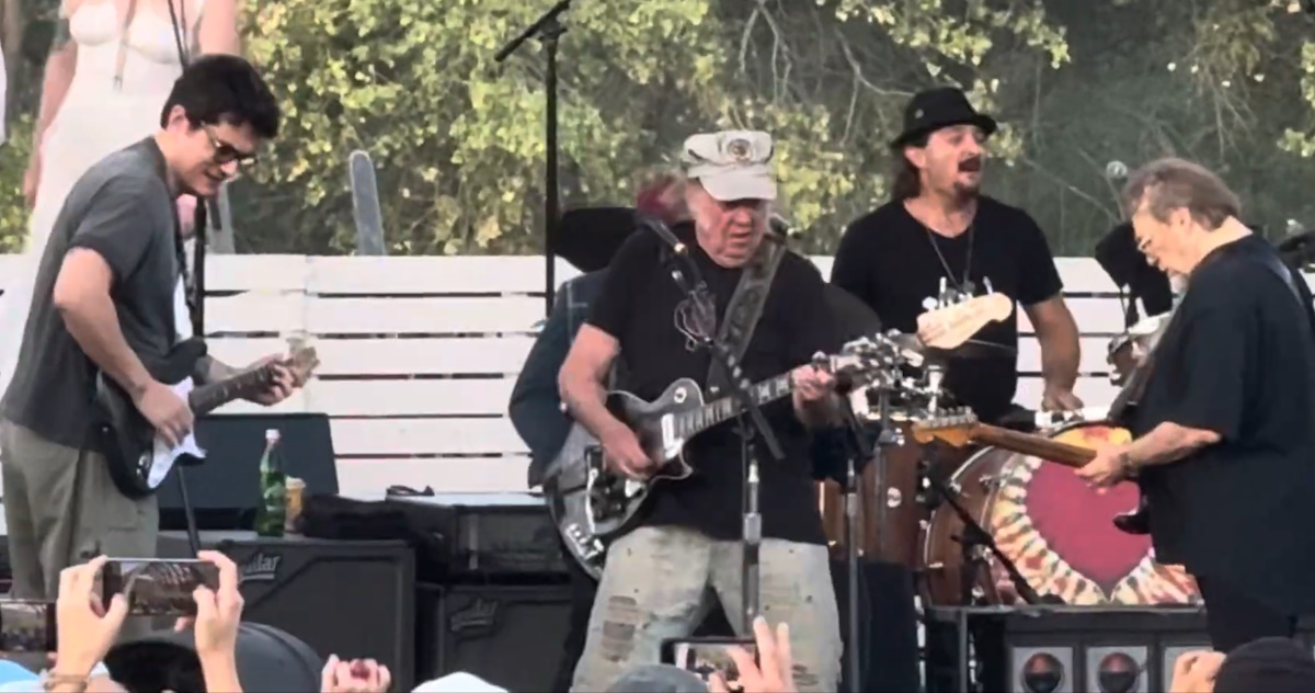 Neil Young & Stephen Stills Break Out Buffalo Springfield Rarity After ...