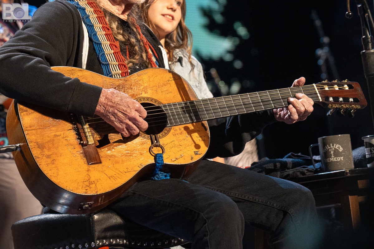 Billy Strings Talks About Playing Willie Nelson’s Guitar Trigger & More On ‘One By Willie’ Podcast