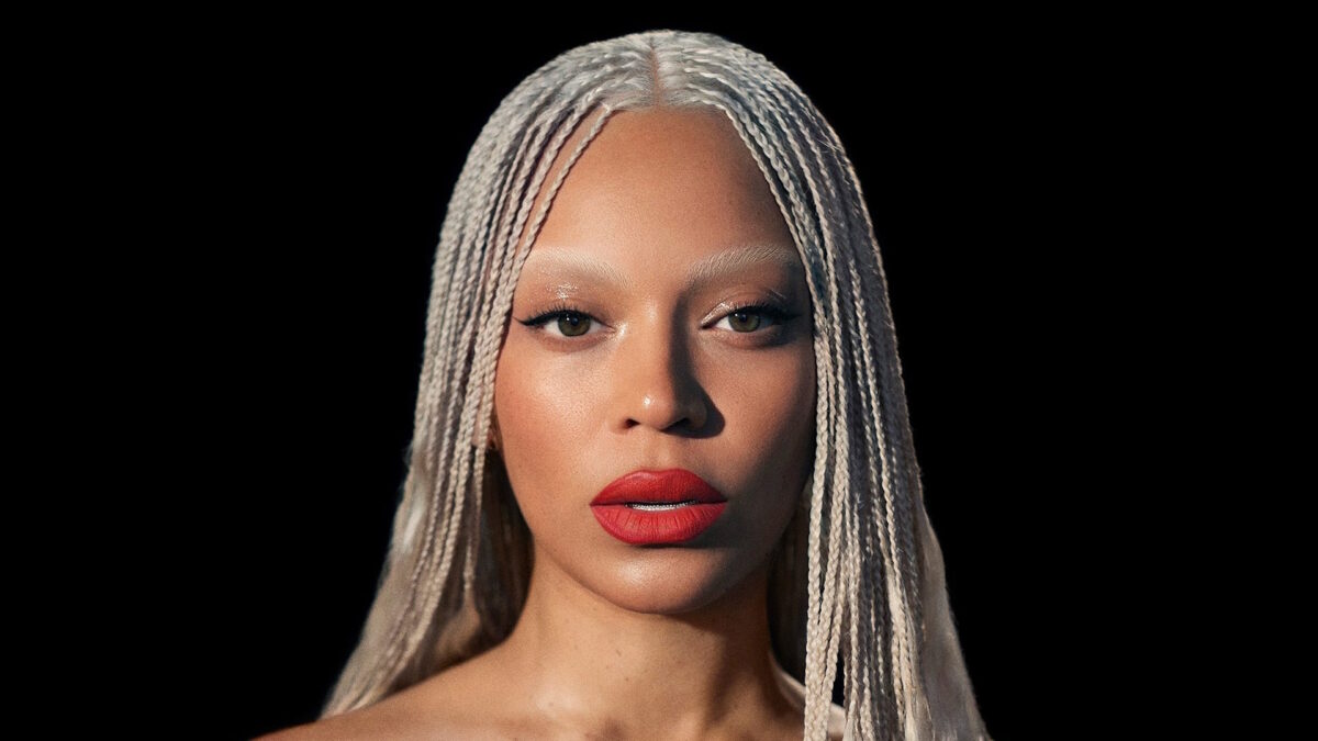 Jay-Z Makes Surprise Guest Appearance With Beyoncé In Paris