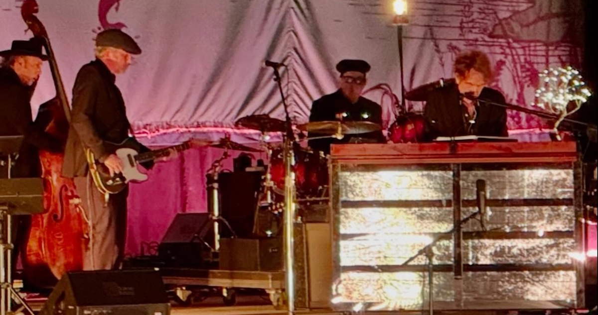 Bob Dylan Throws A ‘Garden Party’ Among Other Setlist Shakeups At 2nd Outlaw Fest Stop