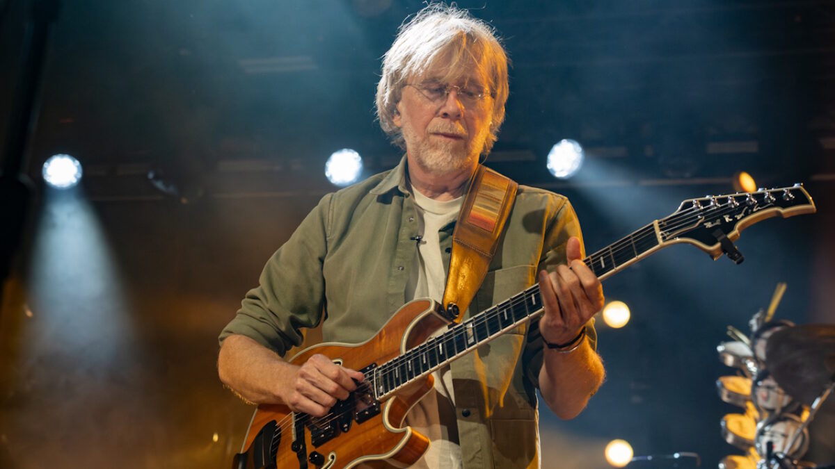 Trey Anastasio Announces Free Livestreams For Beacon Jams 5th ...