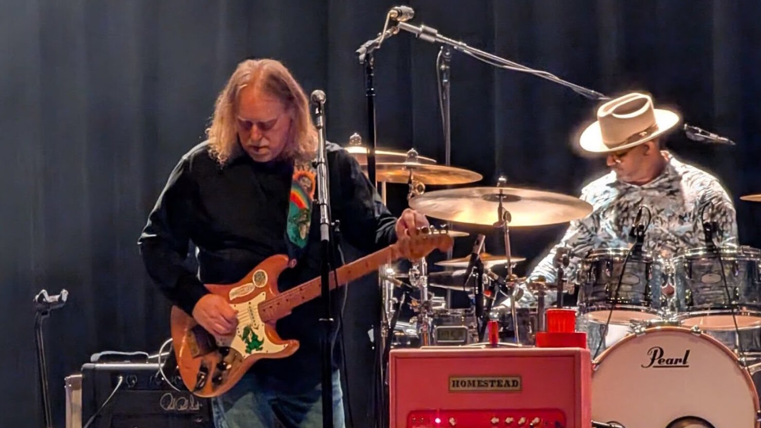 Watch Warren Haynes Cover ‘Black Peter’ With Jerry Garcia’s Alligator ...