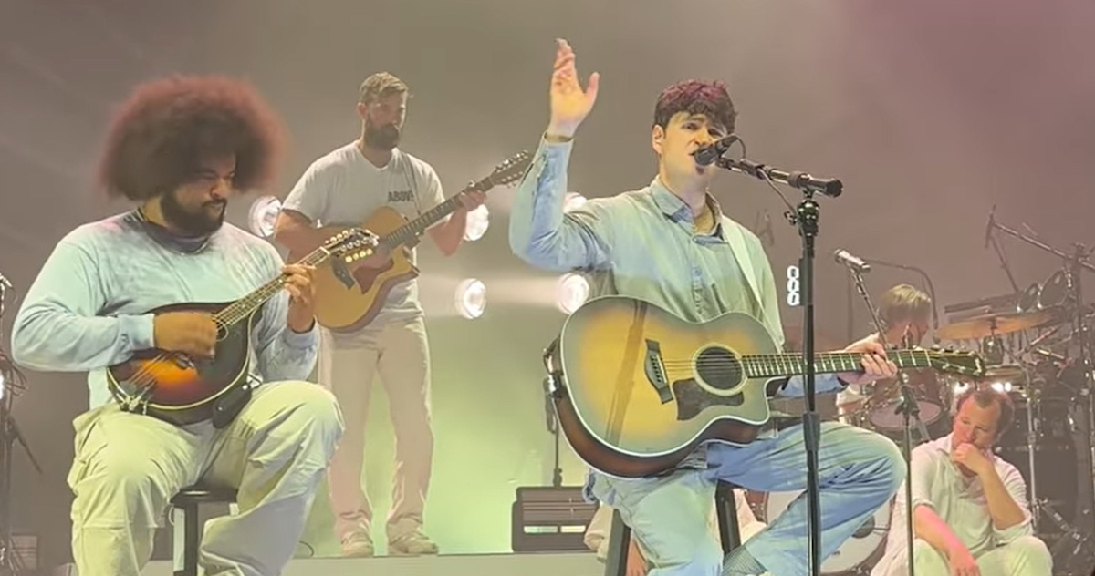 Vampire Weekend Goes Acoustic For ‘Reuben & Cerise’ Cover In Philadelphia