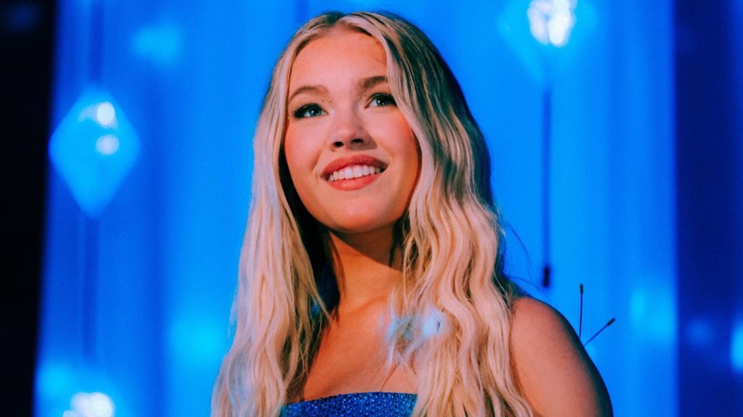 Watch Freya Skye Perform 'stardust' Songs Live On Stars Align Tour