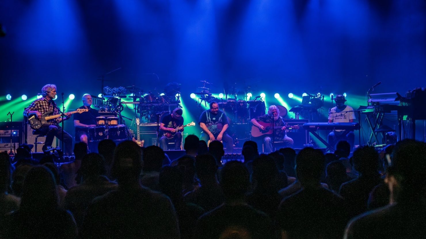 The String Cheese Incident Premieres 'Living Room' Acoustic Set In Houston